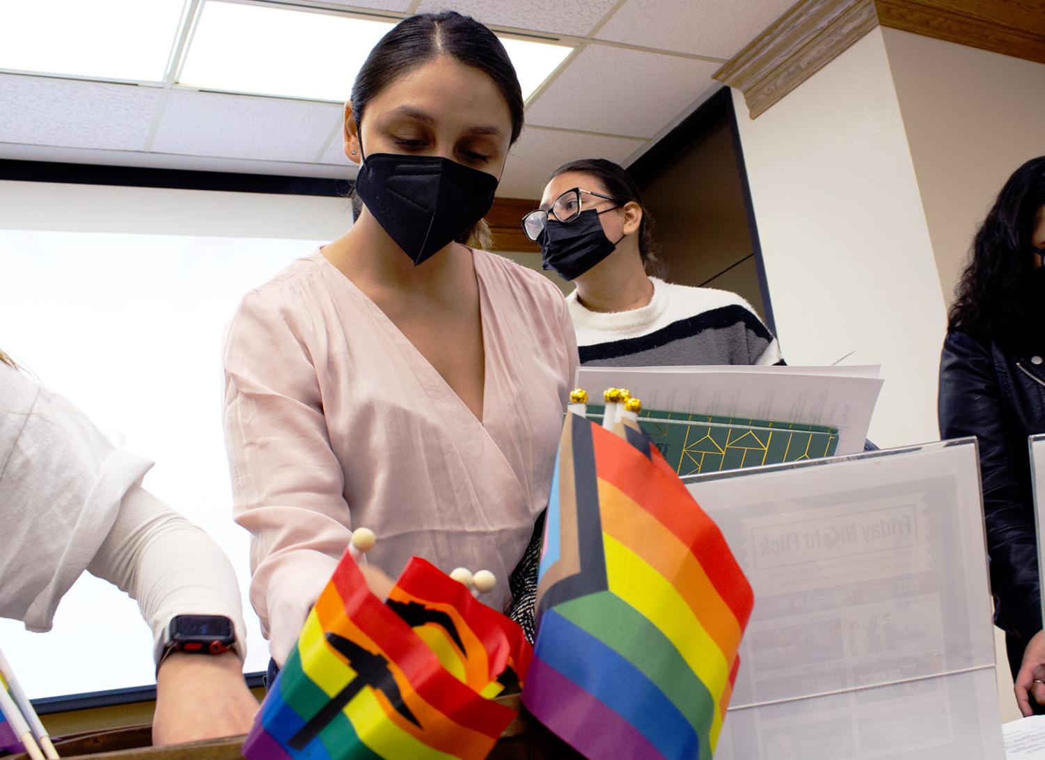 UTEP’s SELC celebrates the beauty of queerness through a workshop – The ...
